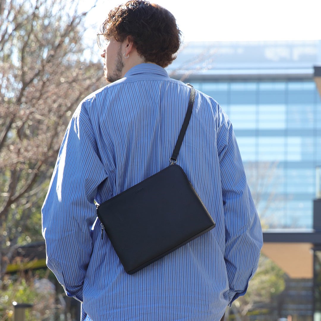 Evoon みがるサコッシュレザー・ブラック/ダークブラウン【送料無料・5月下旬までに入荷予定】